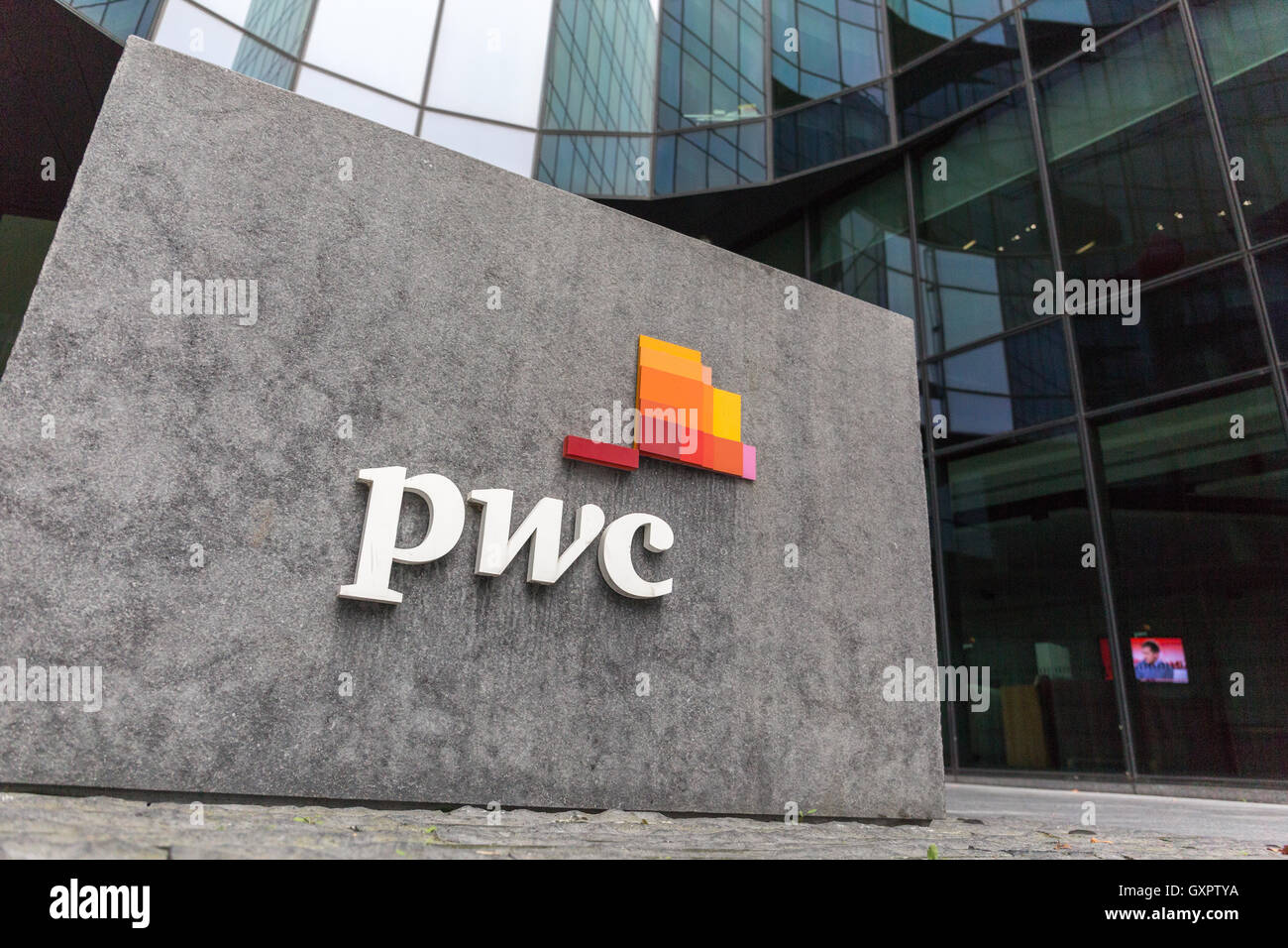 PWC More London, 7 More London Riverside, London SE1 2RT Stock Photo ...