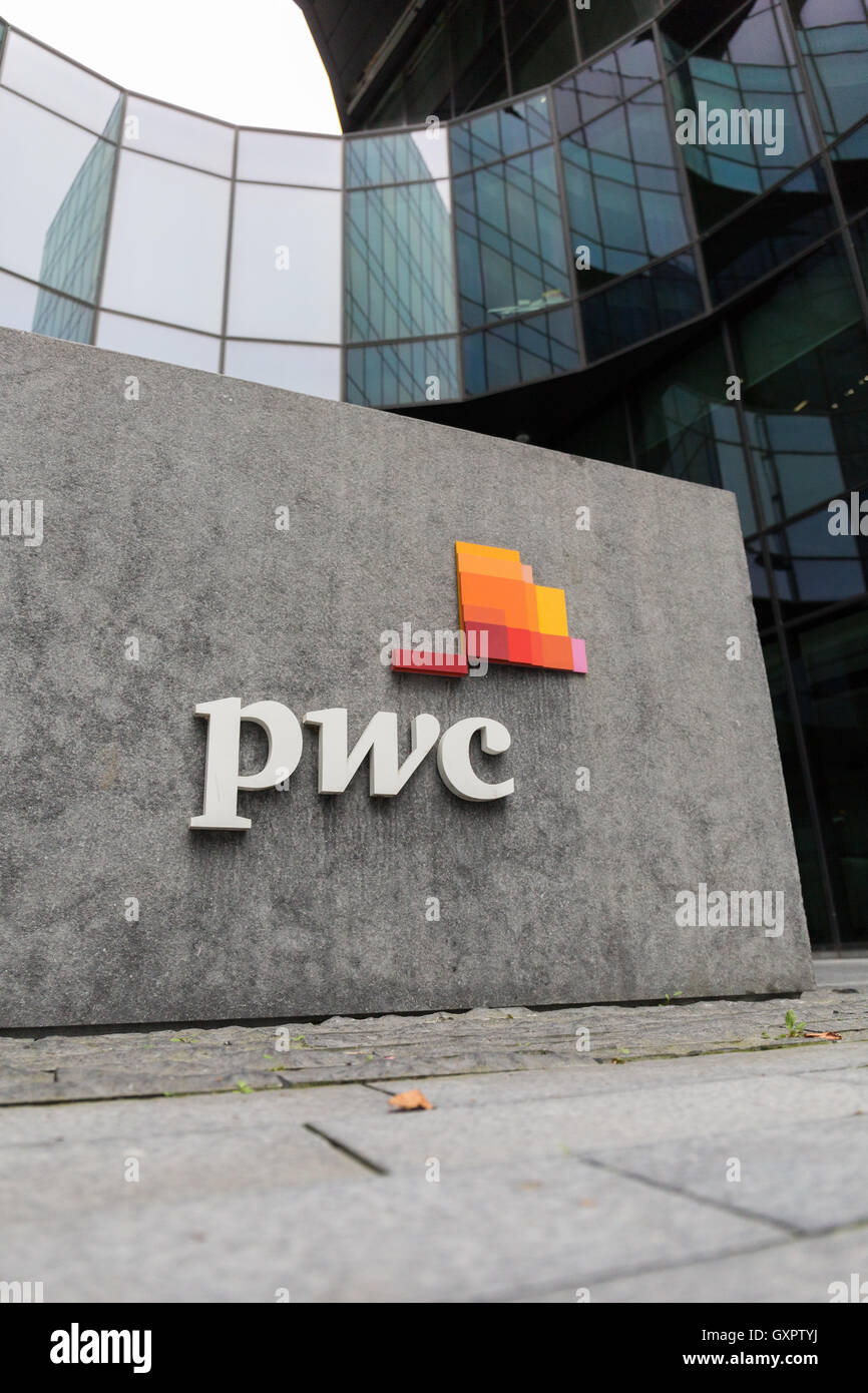 PWC More London, 7 More London Riverside, London SE1 2RT Stock Photo ...