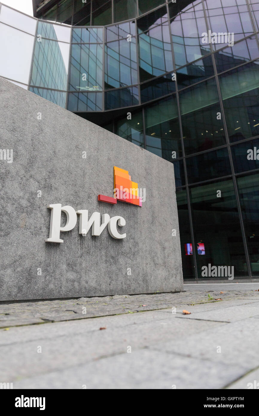 Pricewaterhousecoopers uk hi-res stock photography and images - Alamy