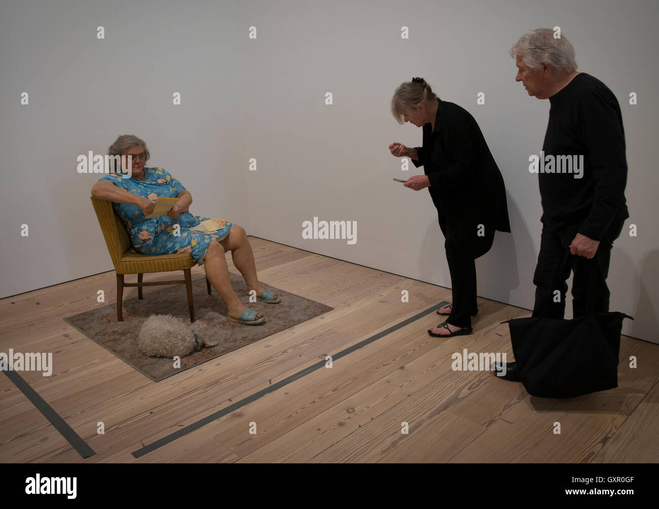 Duane hanson sculpture hi-res stock photography and images - Alamy