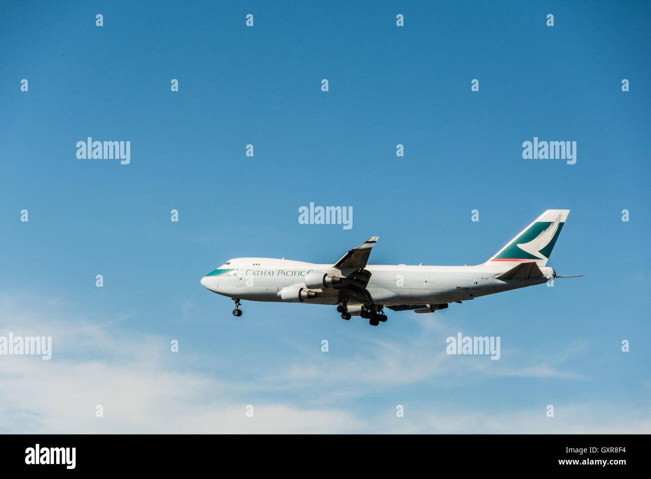 Cathay pacific 747 landing at heathrow airport hi-res stock photography ...