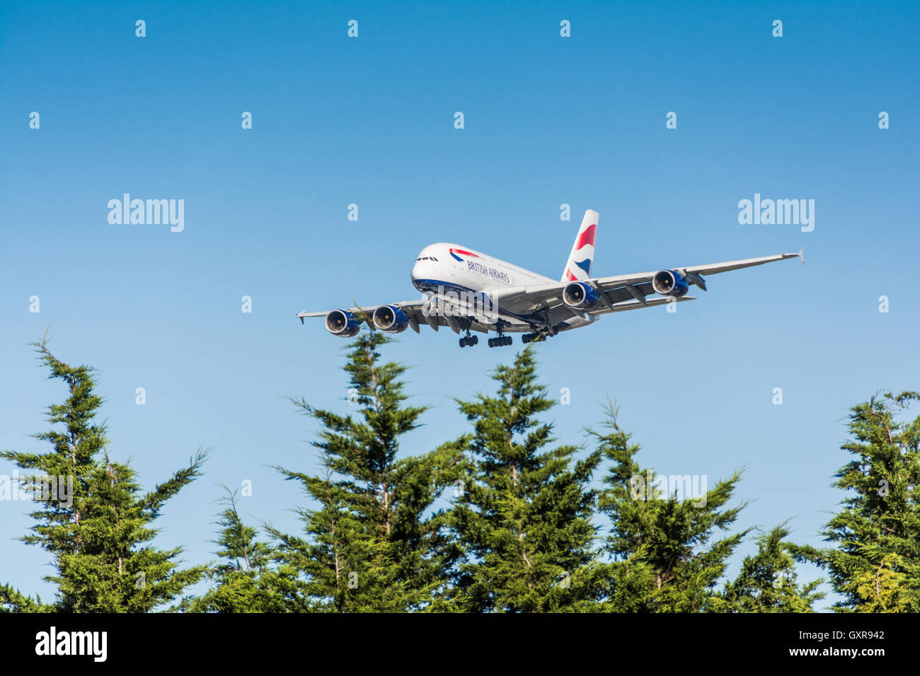 A low flying British Airways plane coming in to land at Heathrow ...
