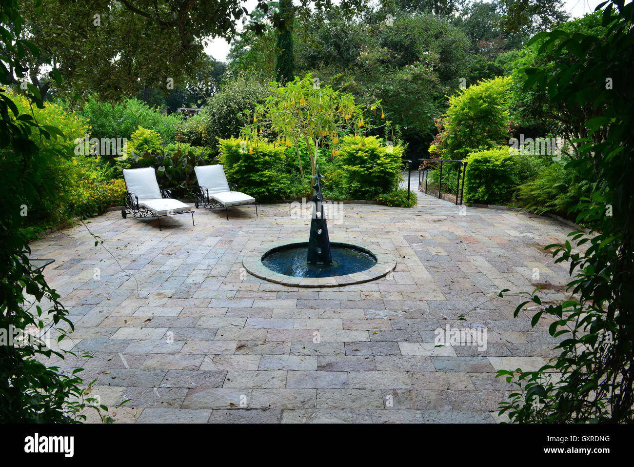 Open gates garden house hi-res stock photography and images - Alamy