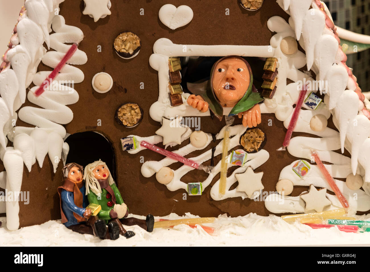 Large scale puppet hi-res stock photography and images - Alamy