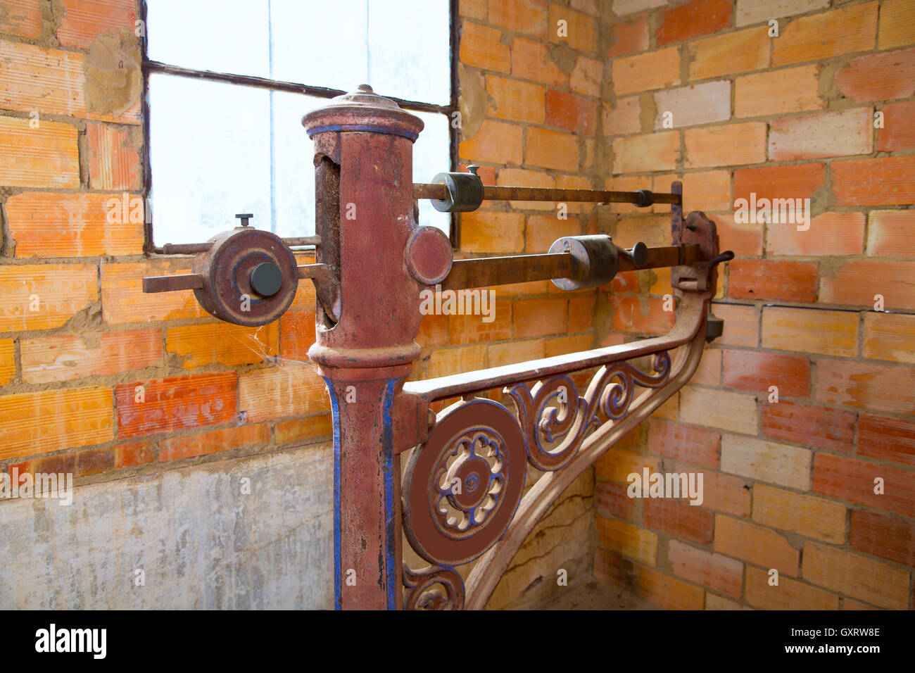 steelyard roman balance romaine grunge antique Stock Photo - Alamy