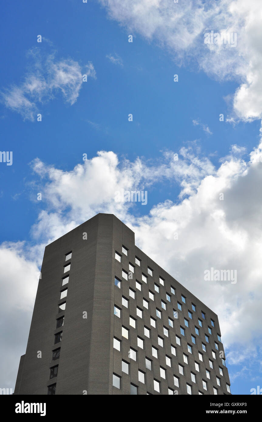 Dark and tall building hi-res stock photography and images - Alamy