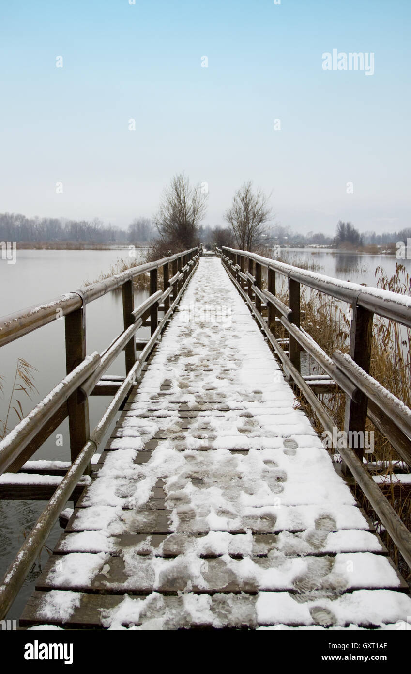 walkway in winter Stock Photo - Alamy