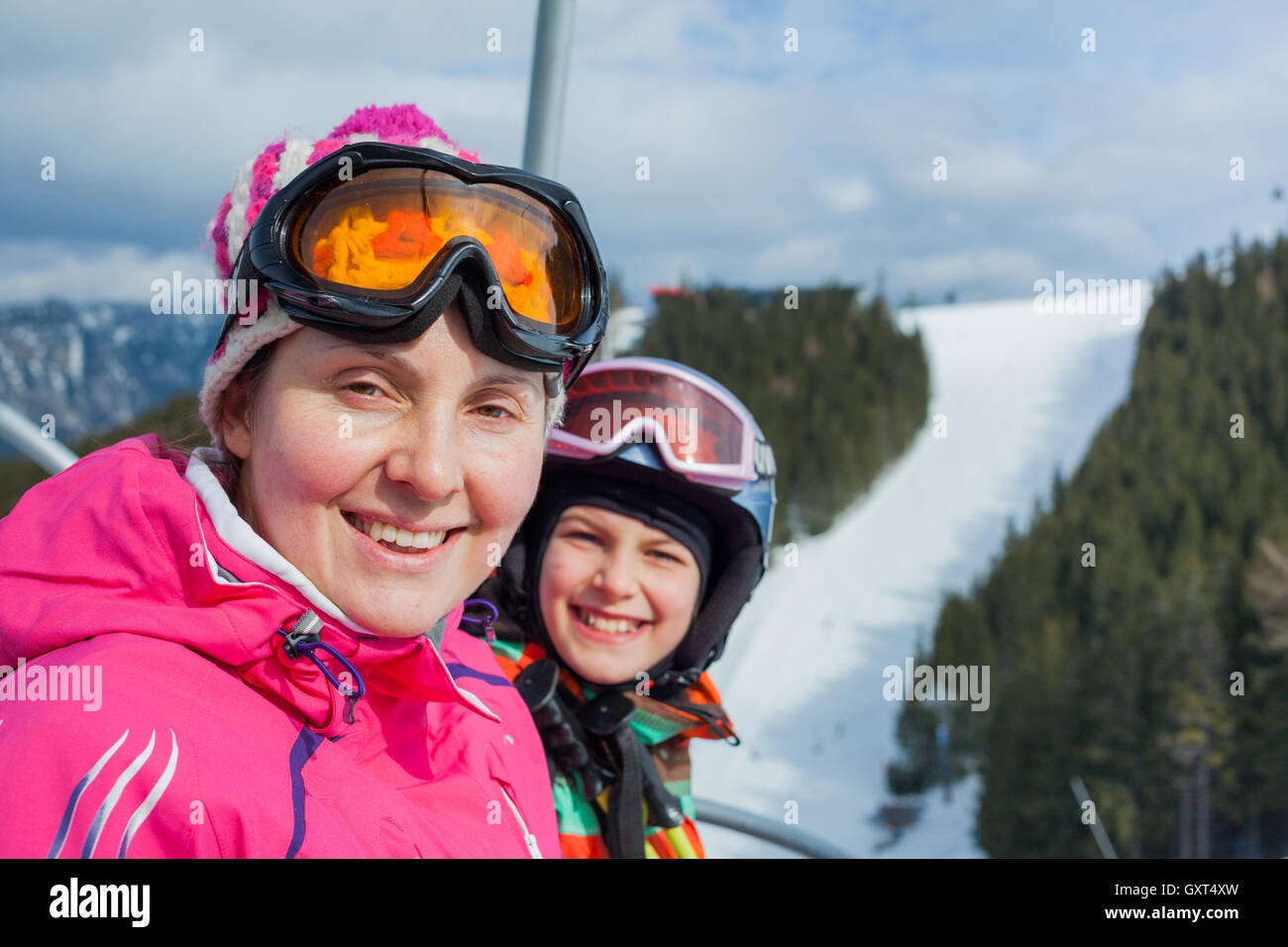 Skiing, winter, family Stock Photo - Alamy