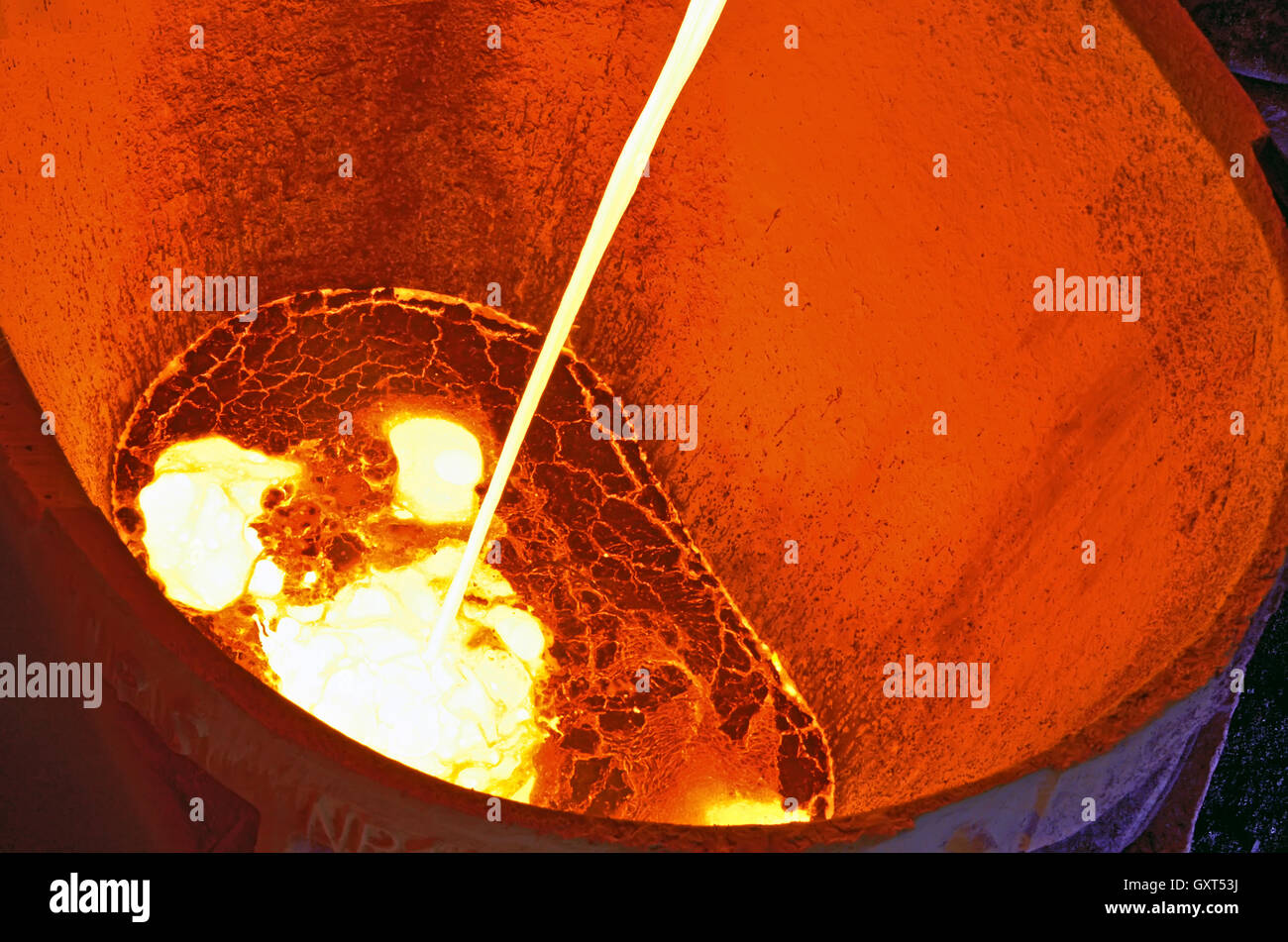 Pouring of liquid metal Stock Photo - Alamy