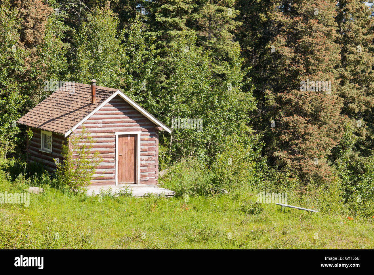 Canada traditional log cabin structure hi-res stock photography and ...
