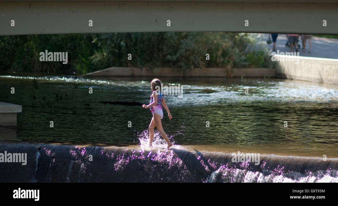 Splashing dam water hi-res stock photography and images - Alamy