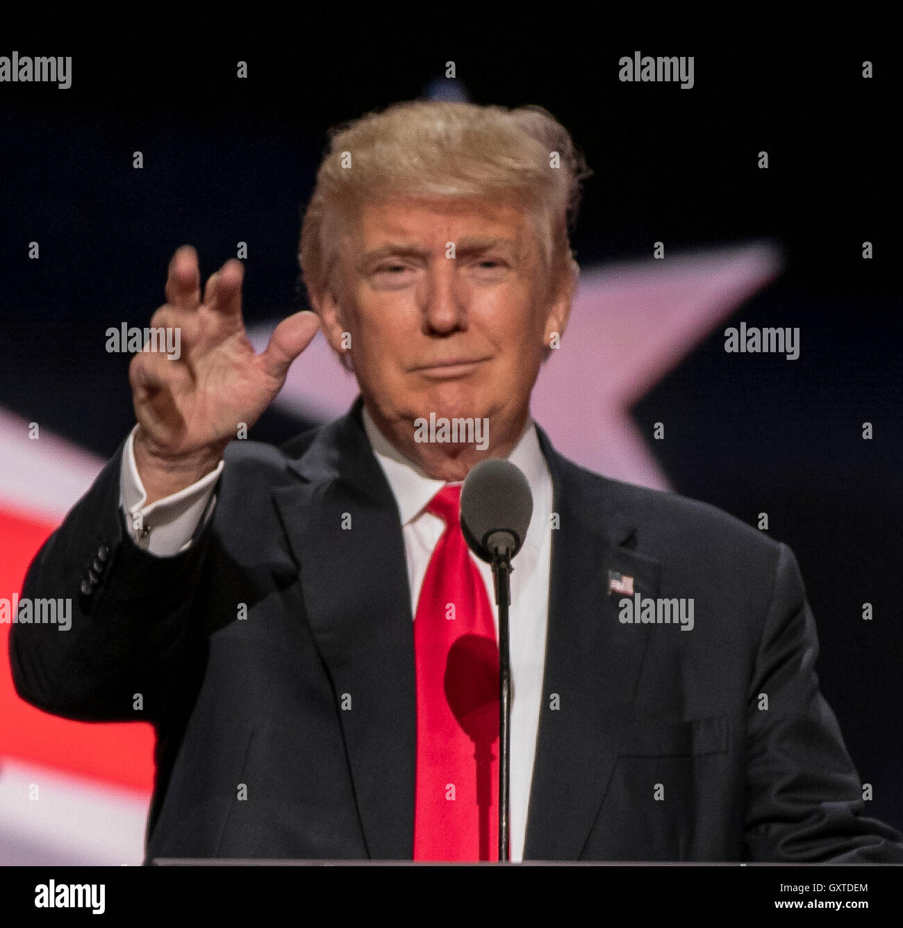 Donald trump hand gestures hi-res stock photography and images - Alamy