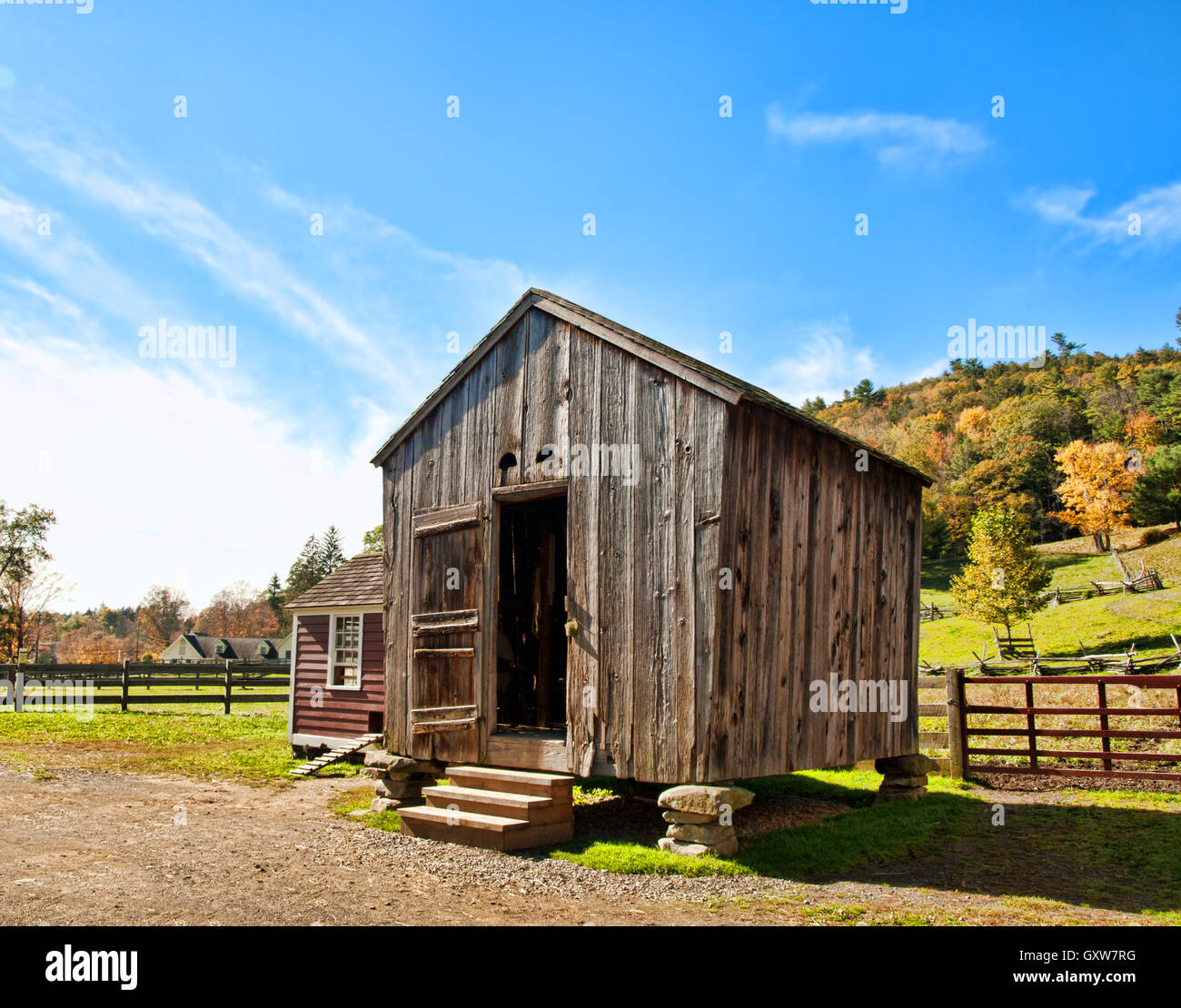 Corn crib hi-res stock photography and images - Alamy