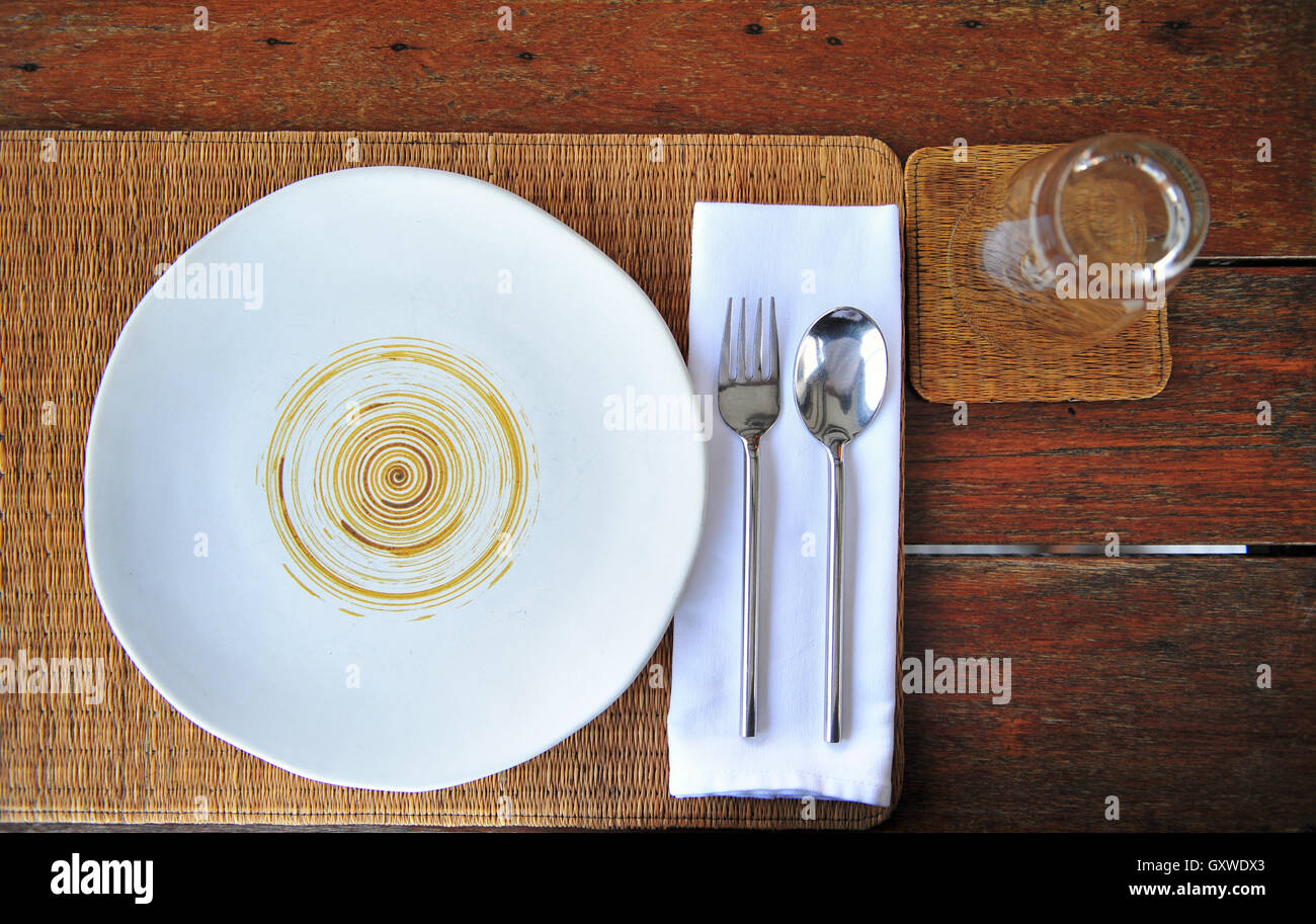 Dinner plate setting Stock Photo - Alamy