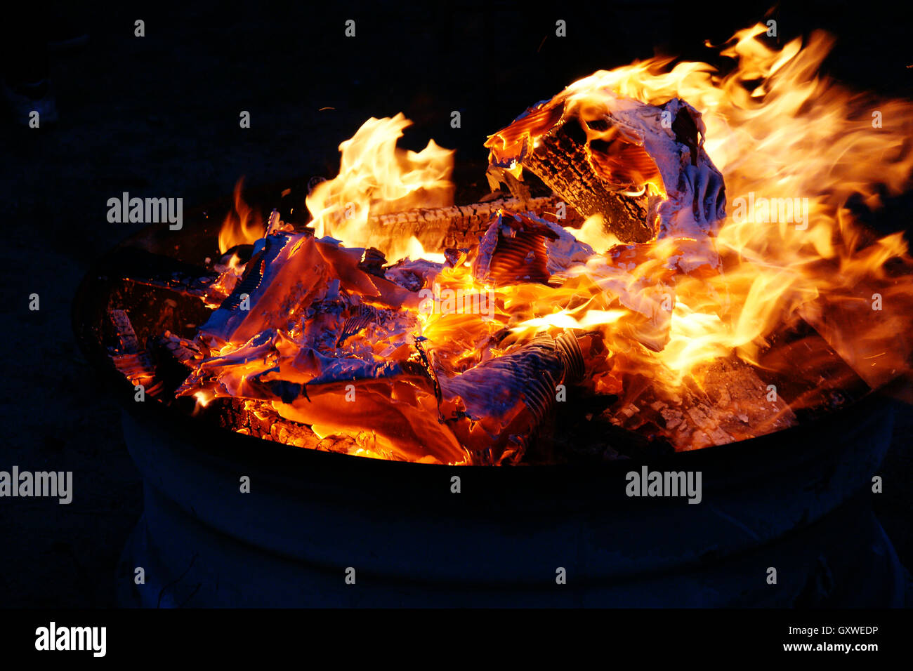 Bonfire stack hi-res stock photography and images - Alamy