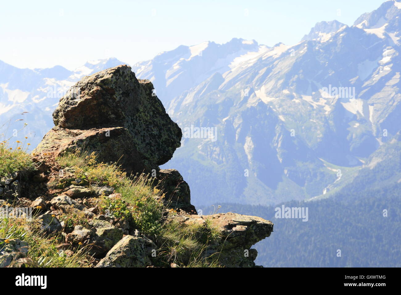Blue green cliff view hi-res stock photography and images - Alamy