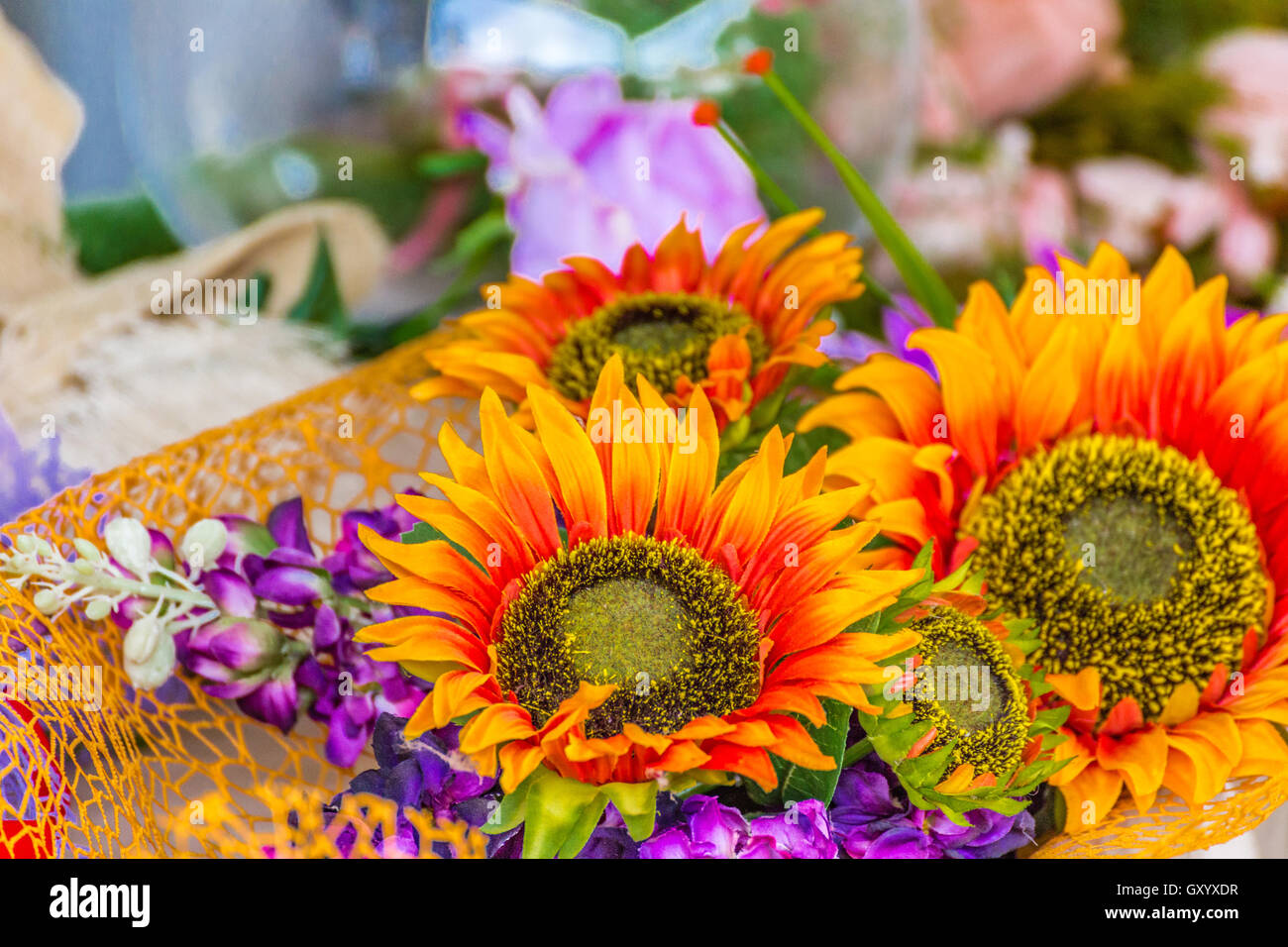 Artificial flowers hi-res stock photography and images - Alamy