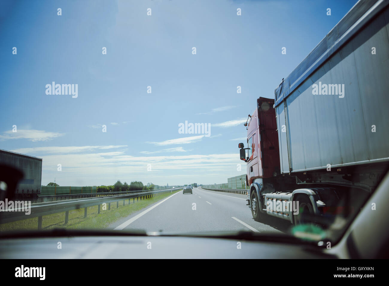 Trucks overtaking hi-res stock photography and images - Alamy