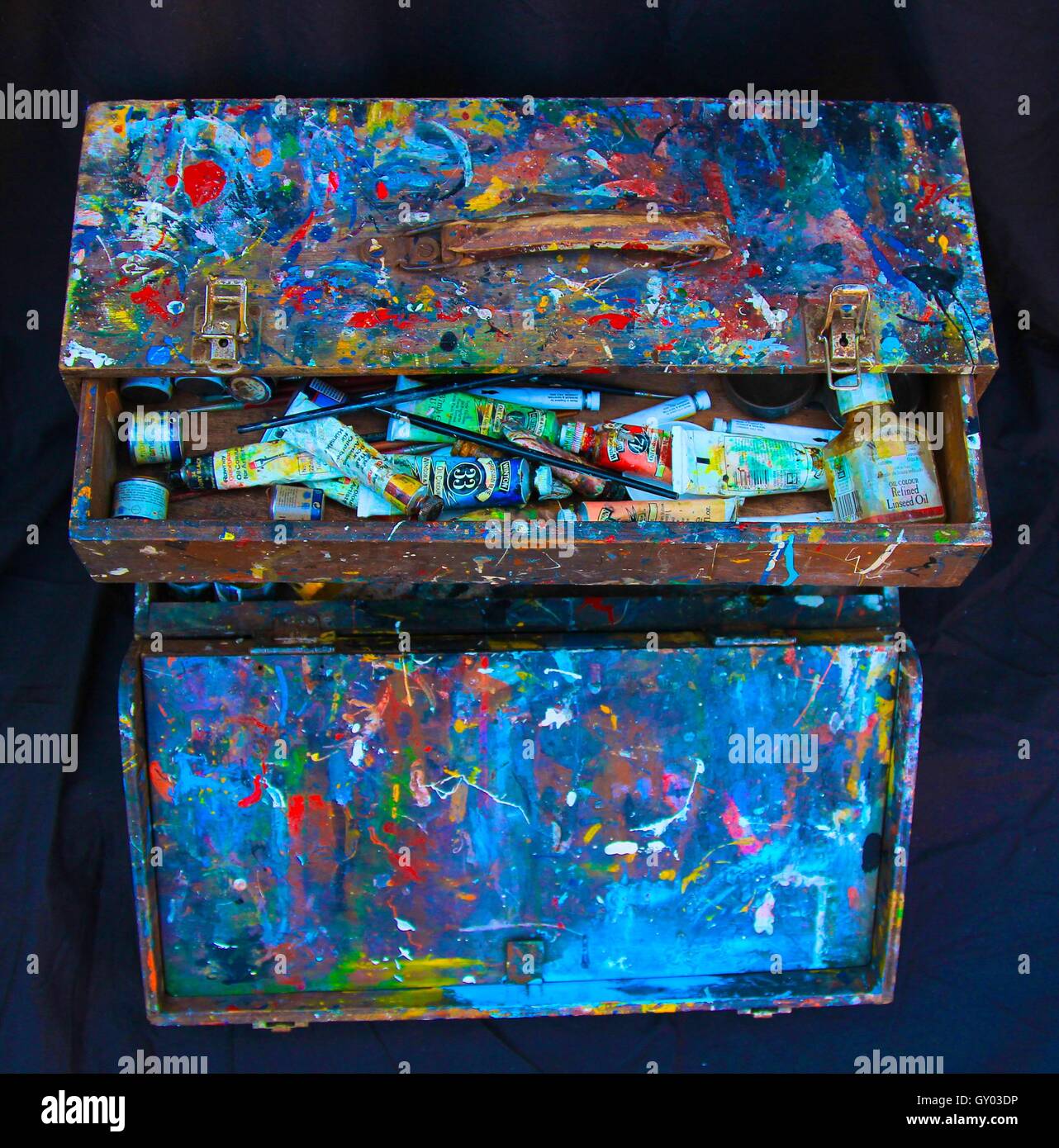 Artists paint box hi-res stock photography and images - Alamy