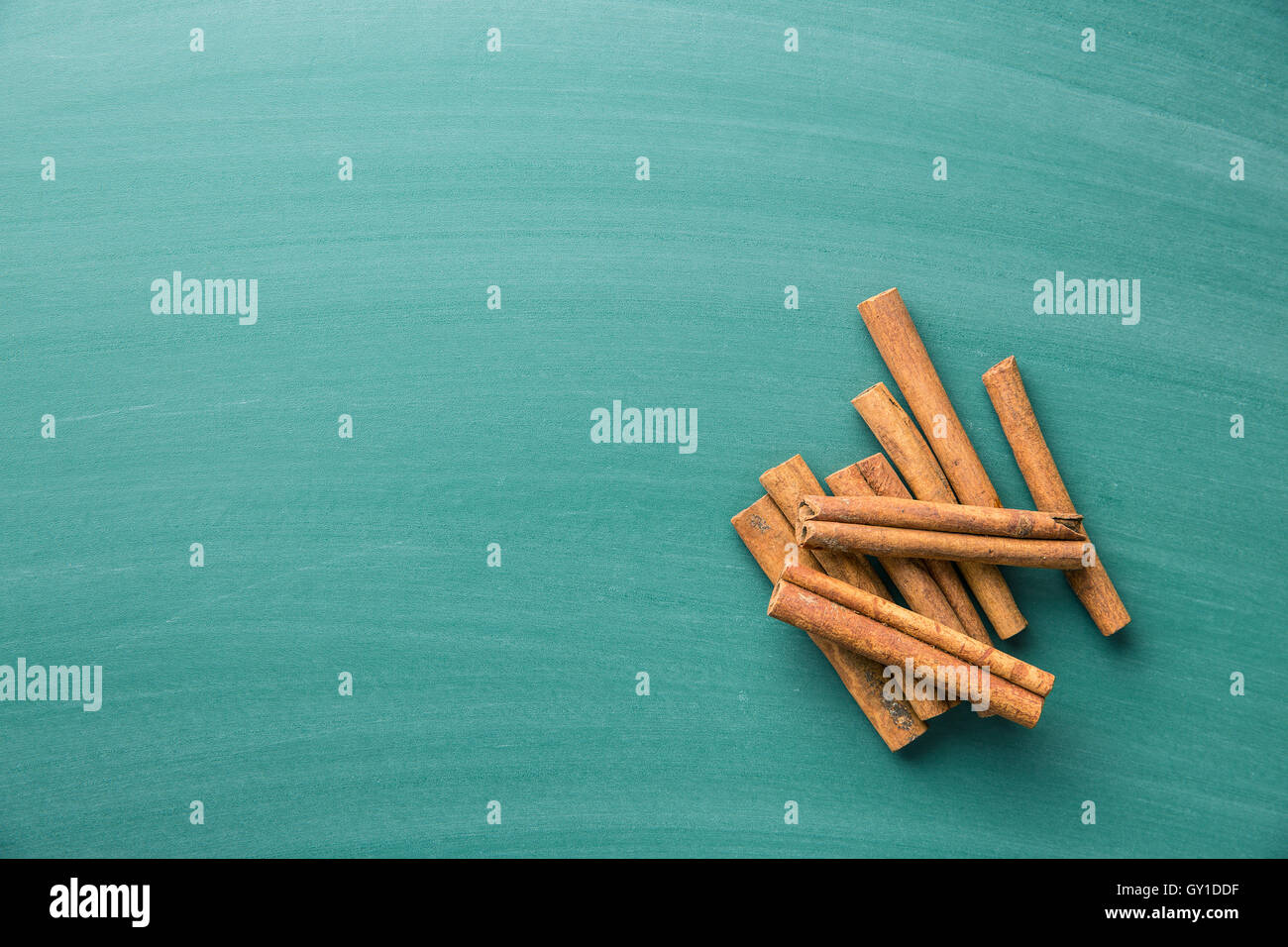 Cinnamon stick on green chalkboard. Top view Stock Photo - Alamy