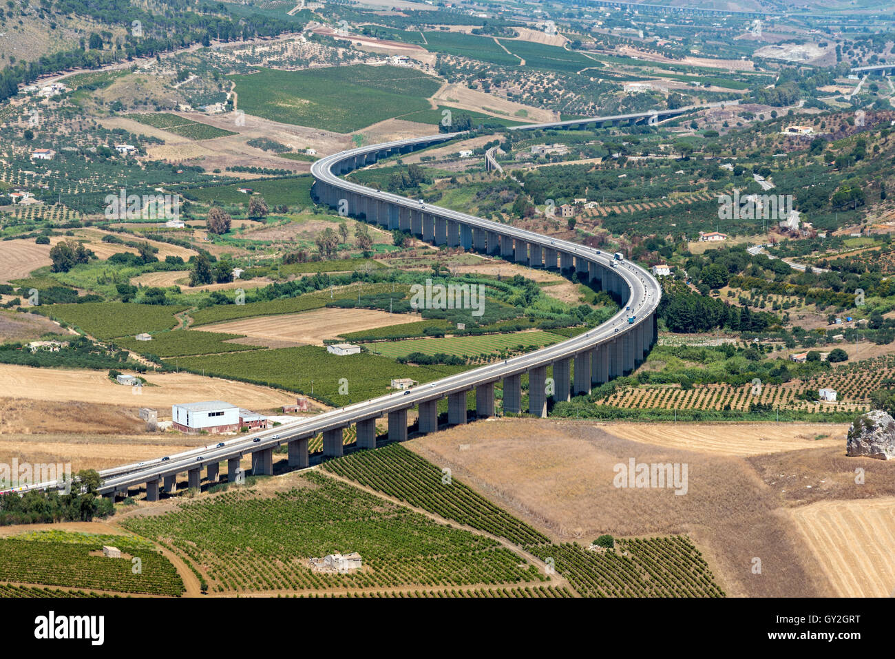 Curved highway hi-res stock photography and images - Alamy