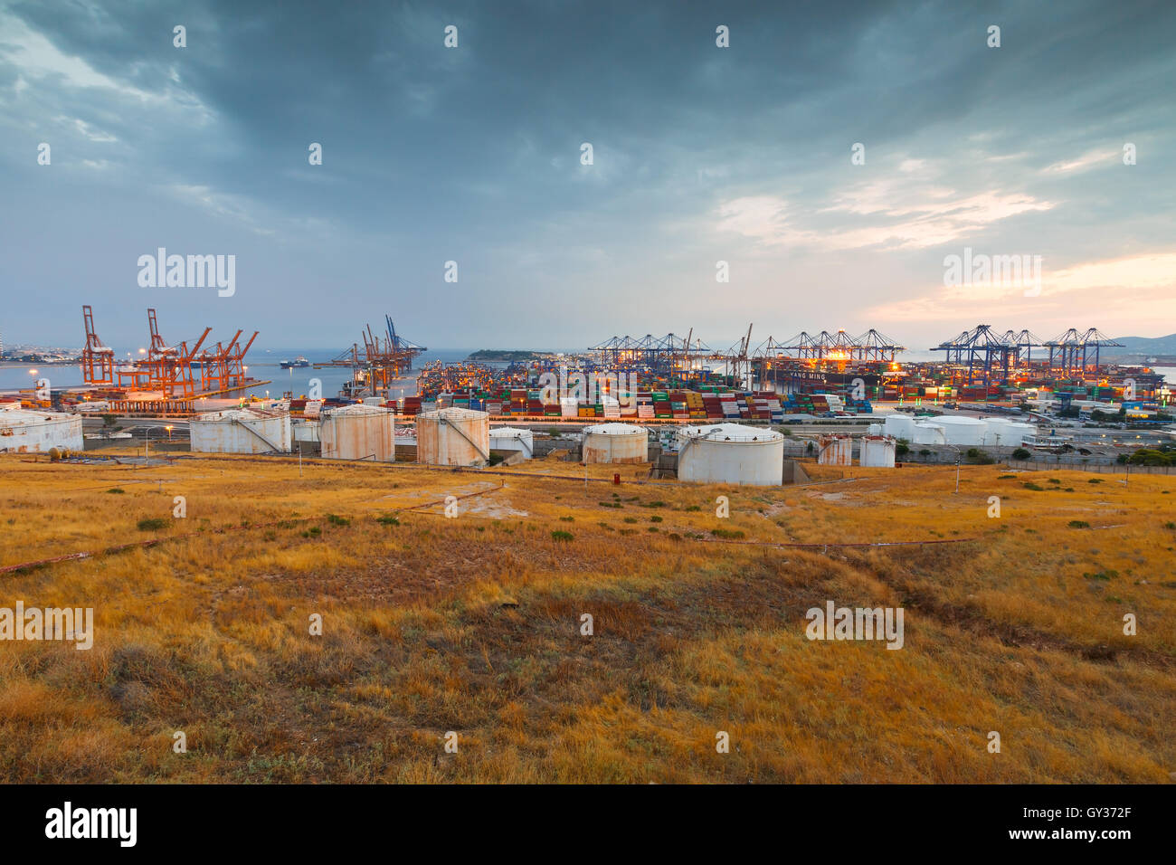 Cosco piraeus hi-res stock photography and images - Alamy