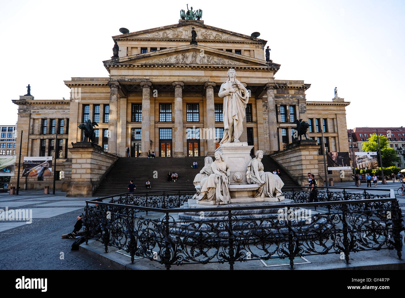 Berlin square hi-res stock photography and images - Alamy