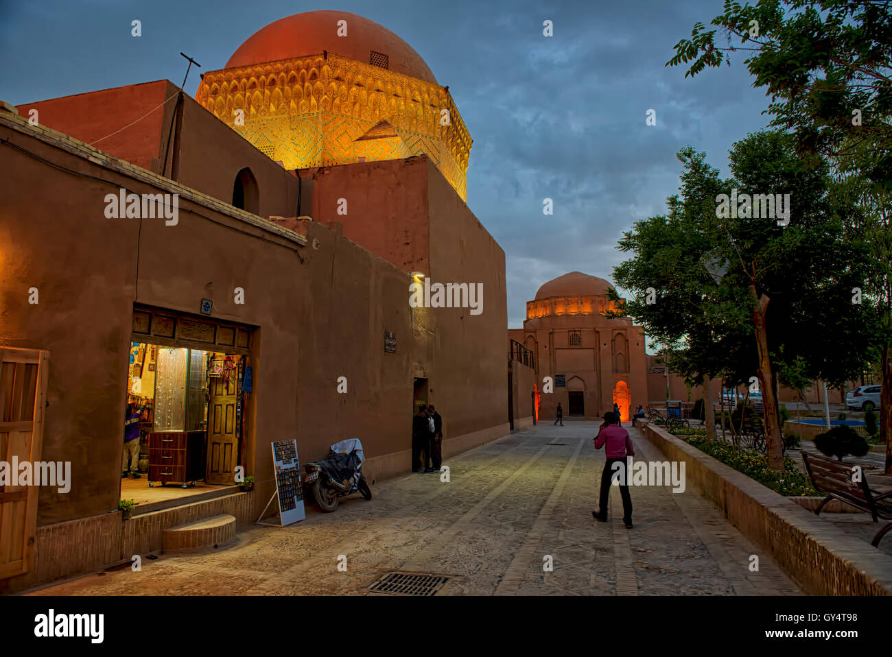 12 imams hi-res stock photography and images - Alamy