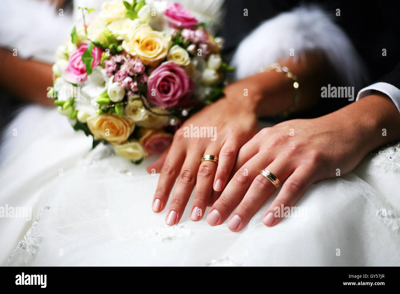 Hands wedding rings isolated hi-res stock photography and images - Alamy