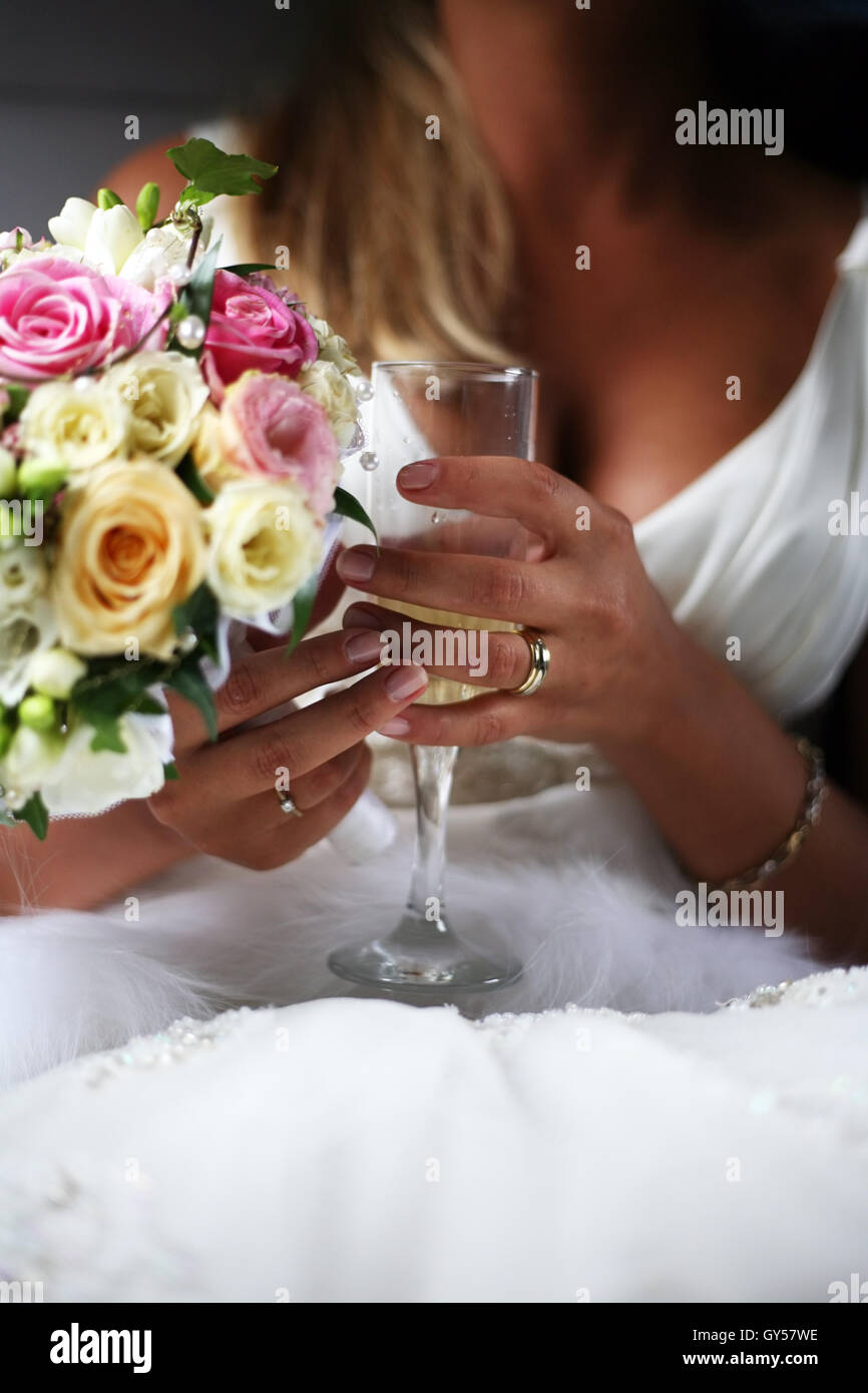 Holds wedding rings hi-res stock photography and images - Alamy
