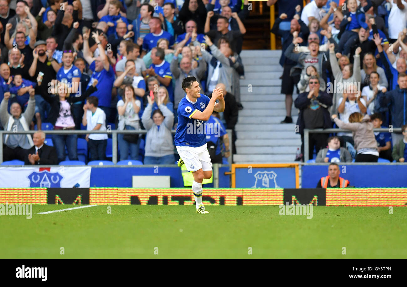 Sides first goal gameduring premier league match goodison park hi-res ...
