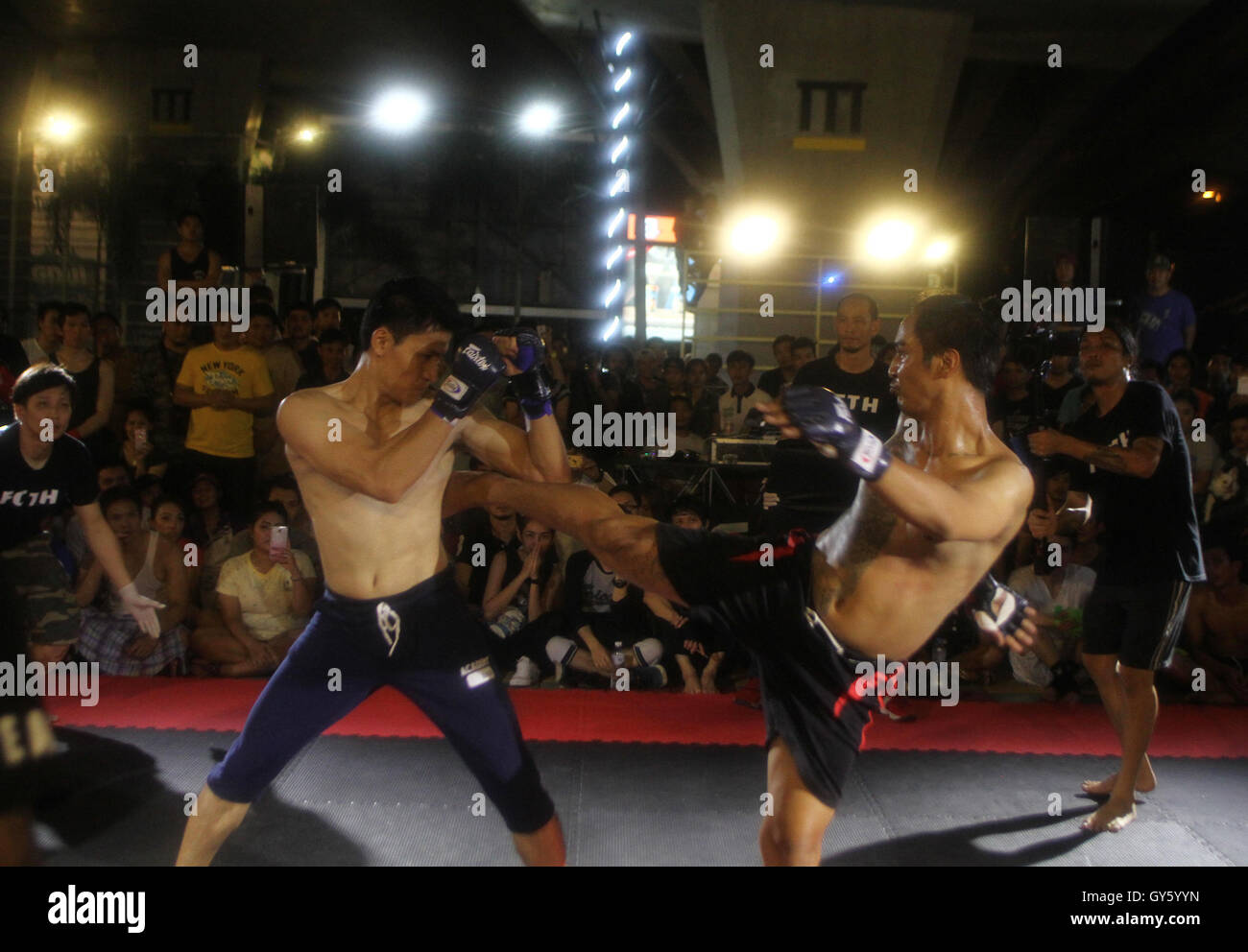 Bangkok, Thailand. 17th Sep, 2016. Young men fighting in close one-on ...