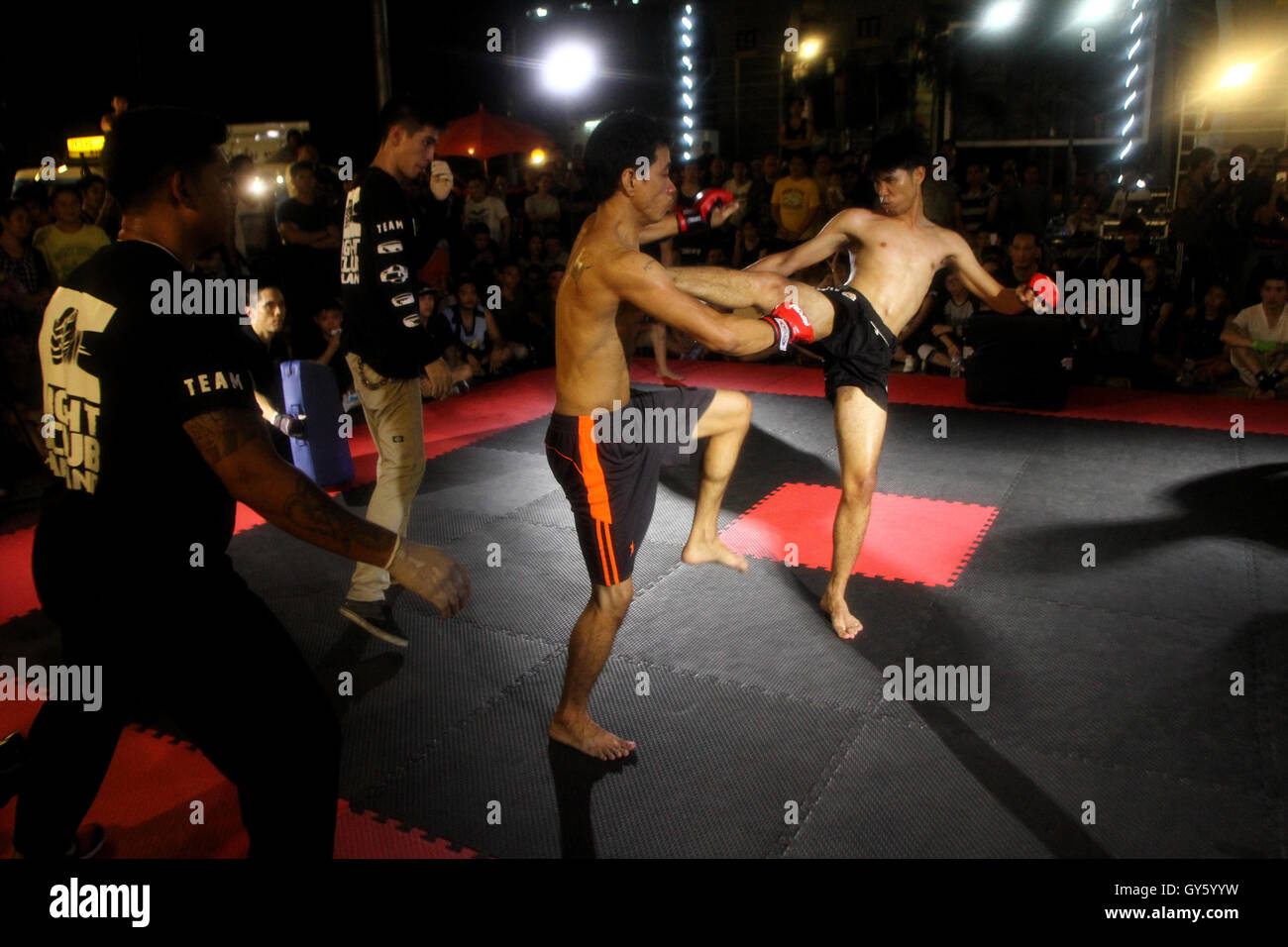 Bangkok, Thailand. 17th Sep, 2016. Young men fighting in close one-on ...