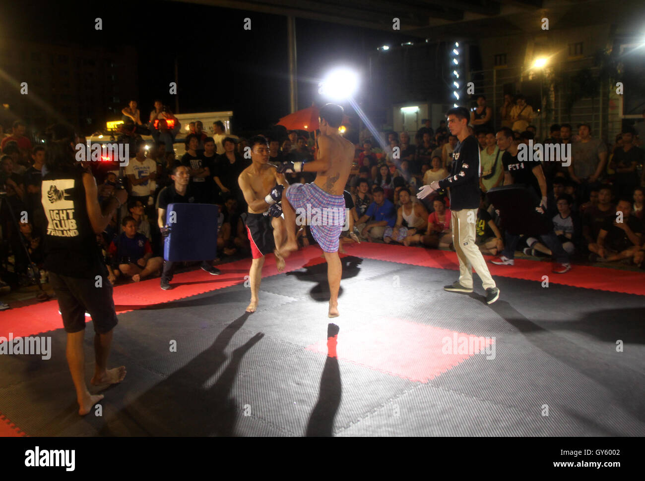 Bangkok, Thailand. 17th Sep, 2016. Young men fighting in close one-on ...