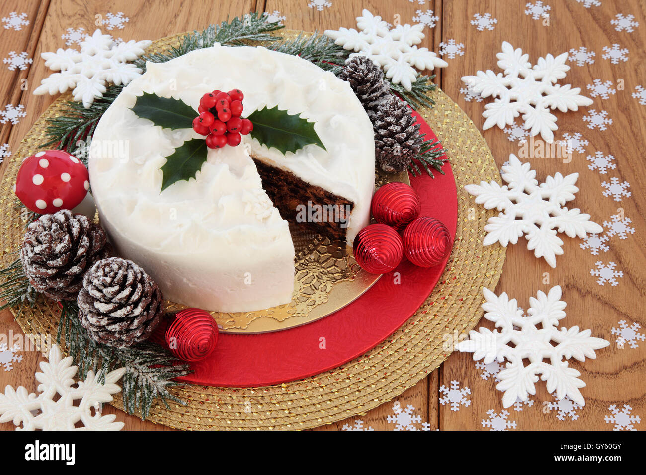 Iced christmas fruit cake hi-res stock photography and images - Alamy