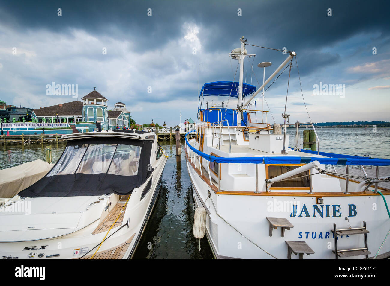 Boats docked on the Potomac River waterfront, in Alexandria, Virginia ...