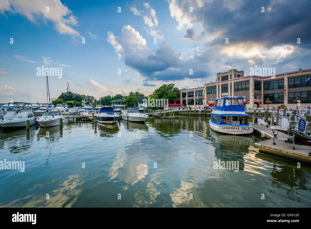 Boats docked on the Potomac River waterfront, in Alexandria, Virginia ...