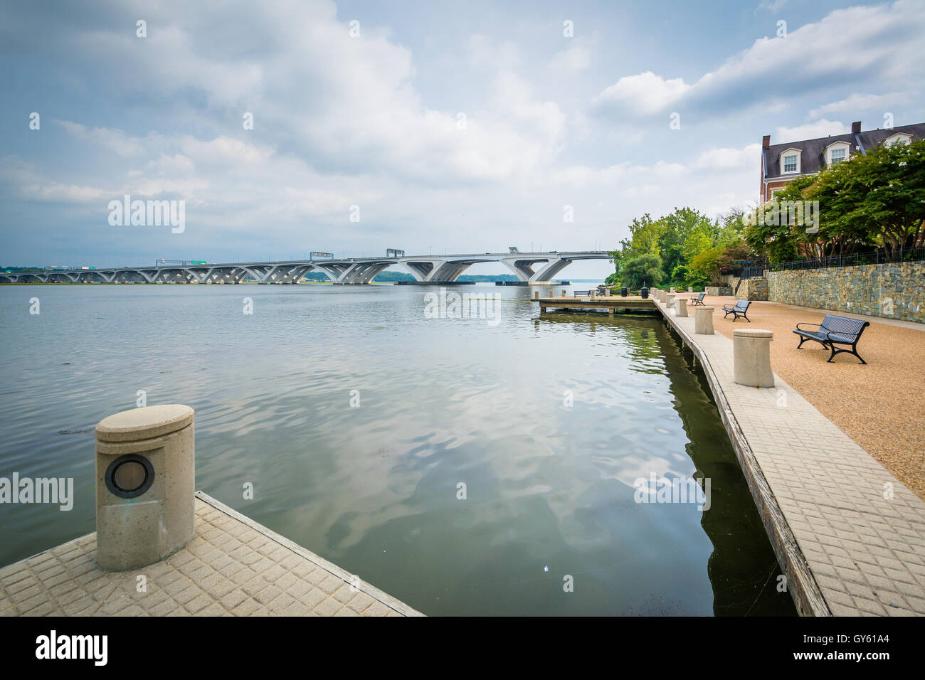 The Woodrow Wilson Bridge and Potomac River, in Alexandria, Virginia ...