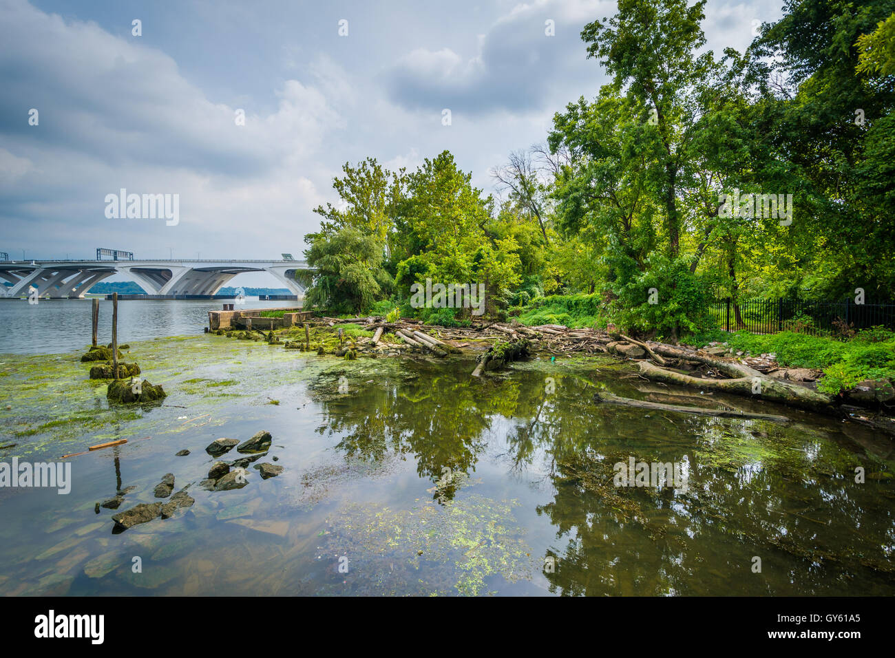 The Woodrow Wilson Bridge and Potomac River, in Alexandria, Virginia ...