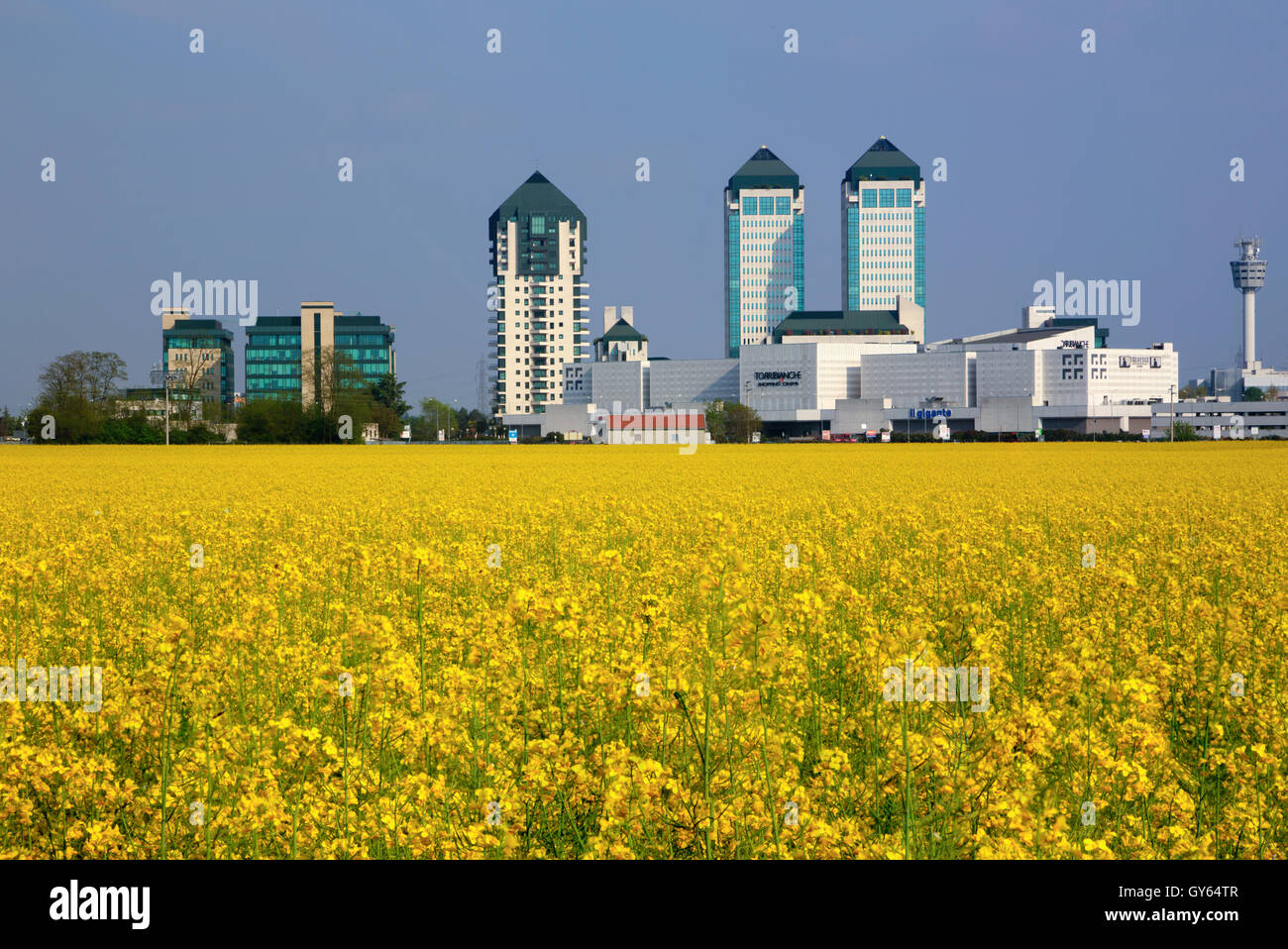 Torri bianche hi-res stock photography and images - Alamy