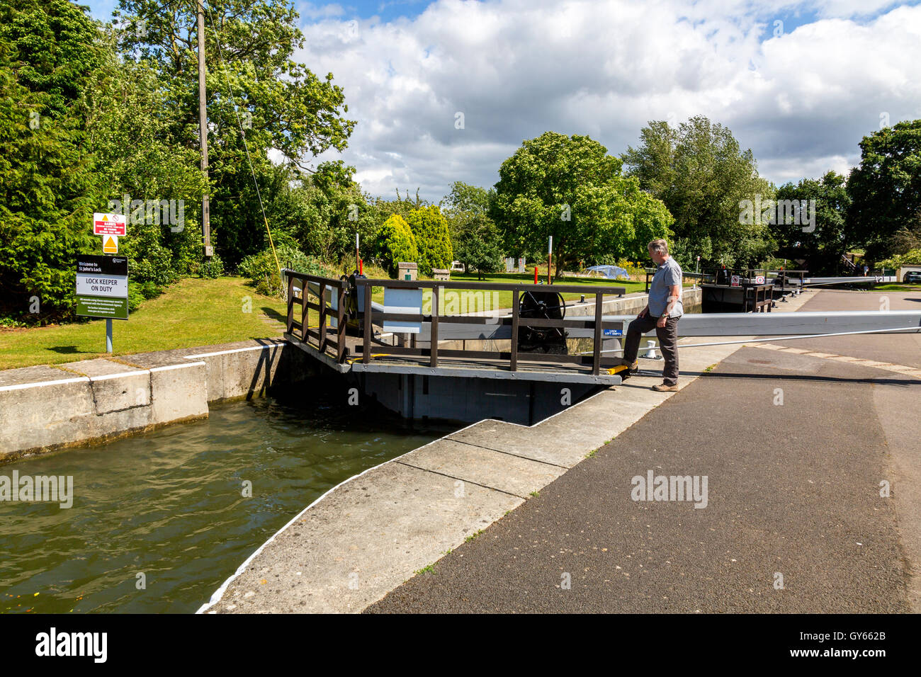 Gloucestershire thames lock hi-res stock photography and images - Alamy