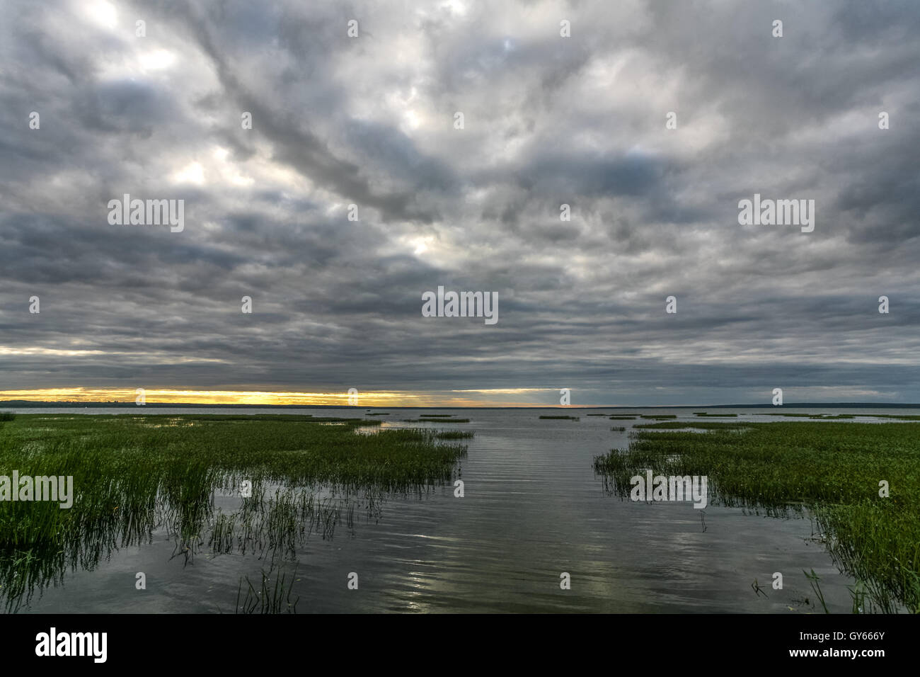 Low rain clouds hi-res stock photography and images - Alamy