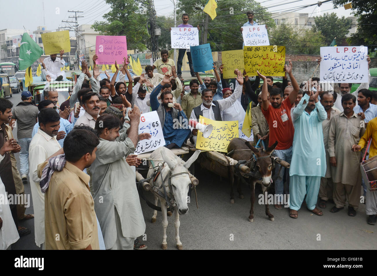 Lahore, Pakistan. 18th Sep, 2016. Pakistani activists (drivers) of ...