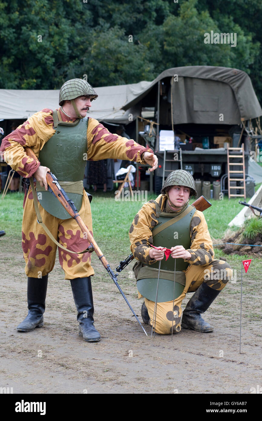 soldiers detecting land mines at the Victory show Stock Photo - Alamy