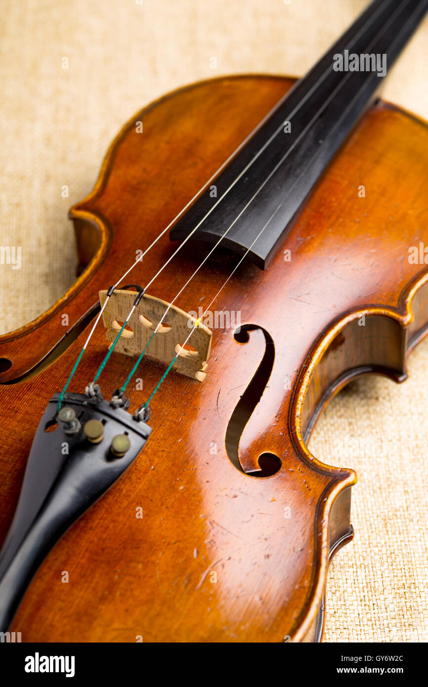 Classical violin music hi-res stock photography and images - Alamy