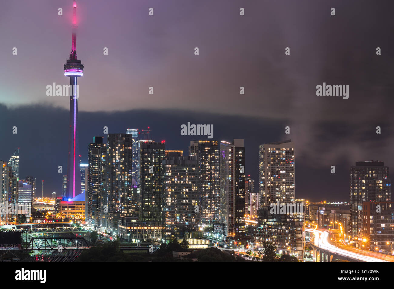 Lights toronto buildings night time hi-res stock photography and images ...
