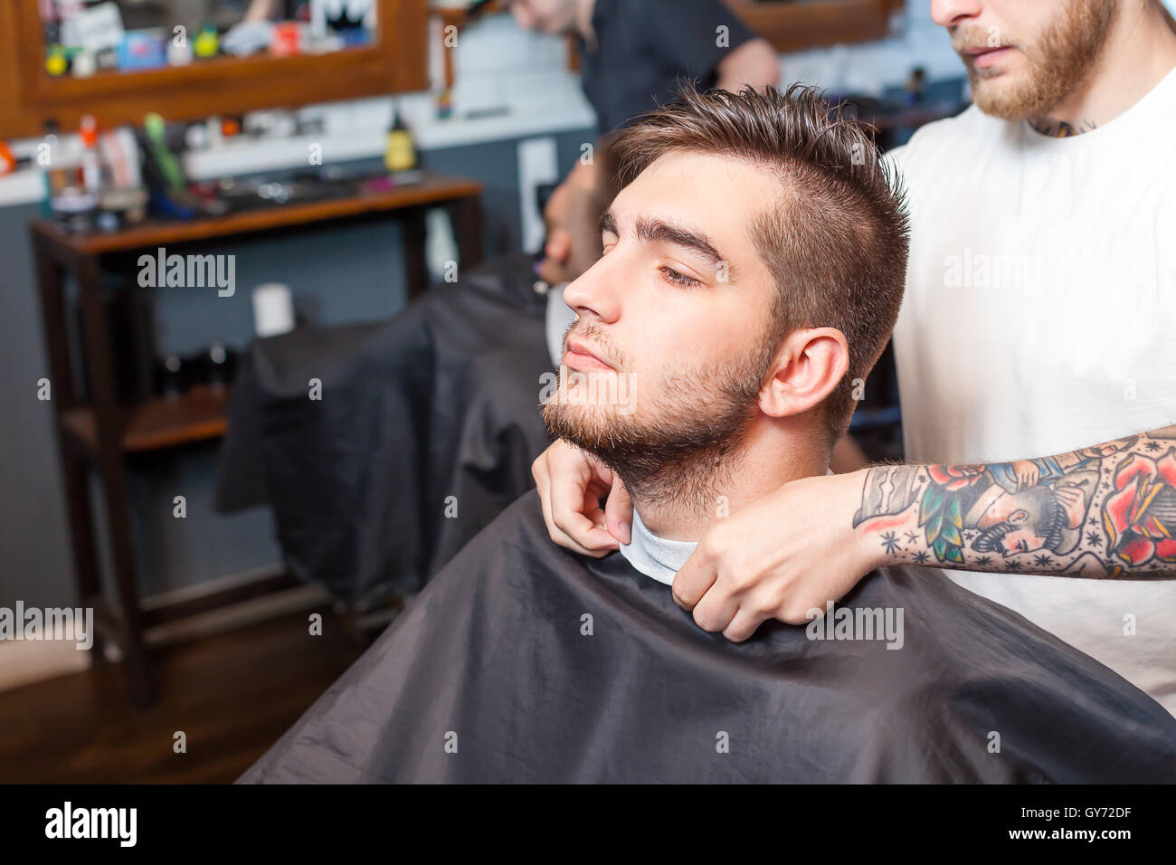 Man having hair cut salon hi-res stock photography and images - Alamy