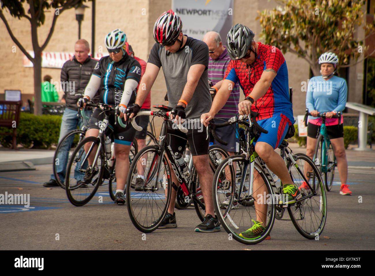 Helping starting line hi-res stock photography and images - Alamy