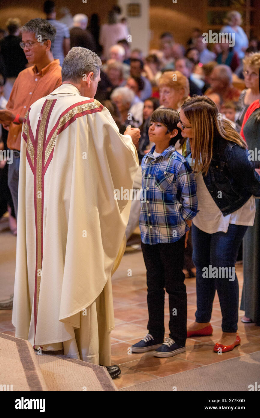 Catholic communion kids hi-res stock photography and images - Alamy