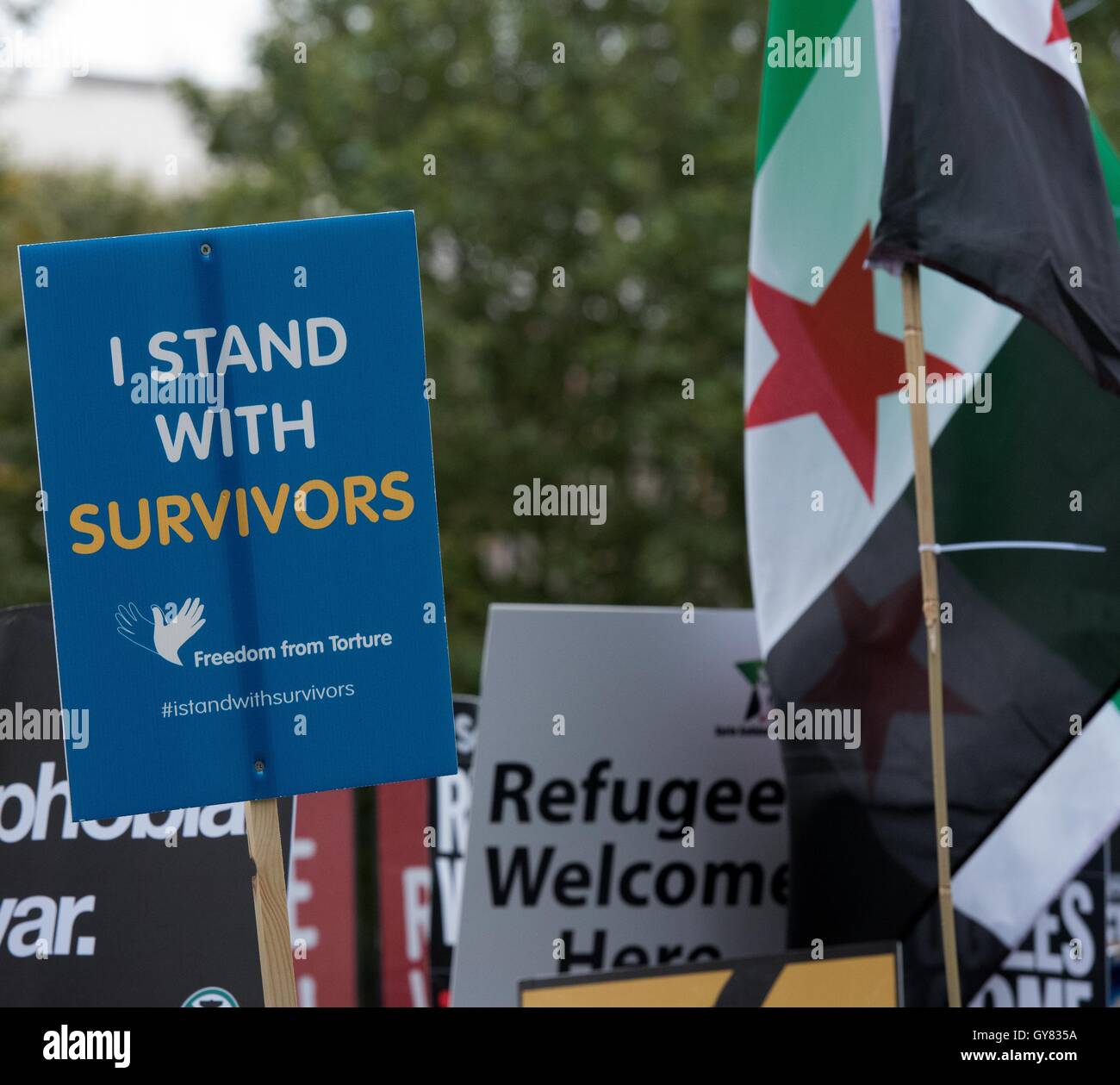 Refugees welcome here demonstration hi-res stock photography and images ...